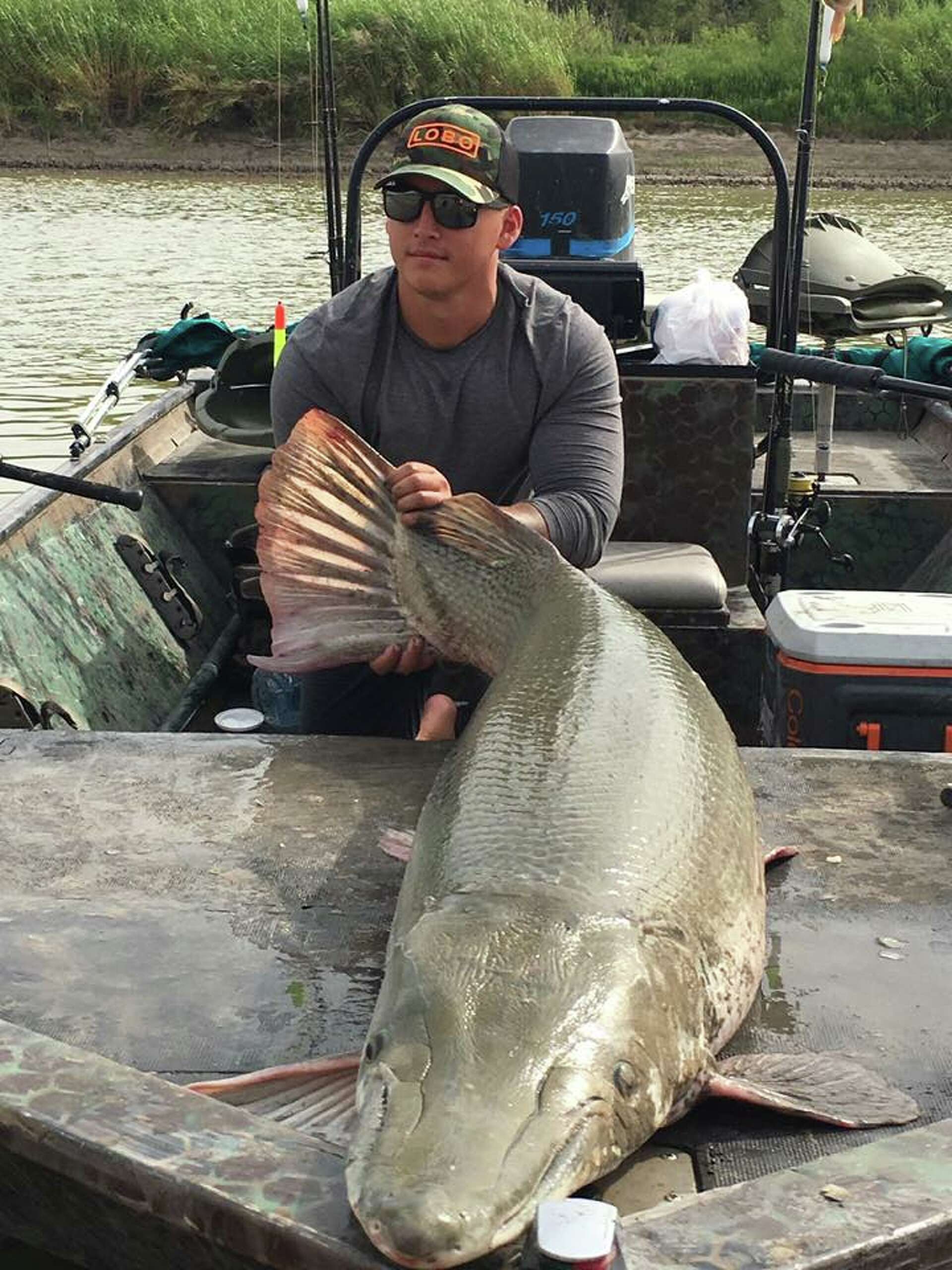 Houston-area teen catches 7-foot, 190-pound alligator gar just outside ...