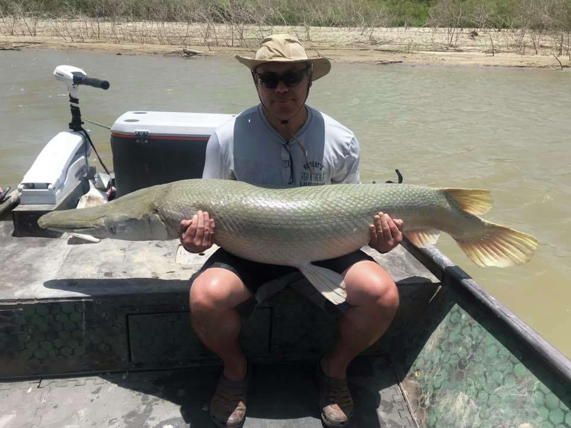 Houston-area teen catches 7-foot, 190-pound alligator gar just outside ...