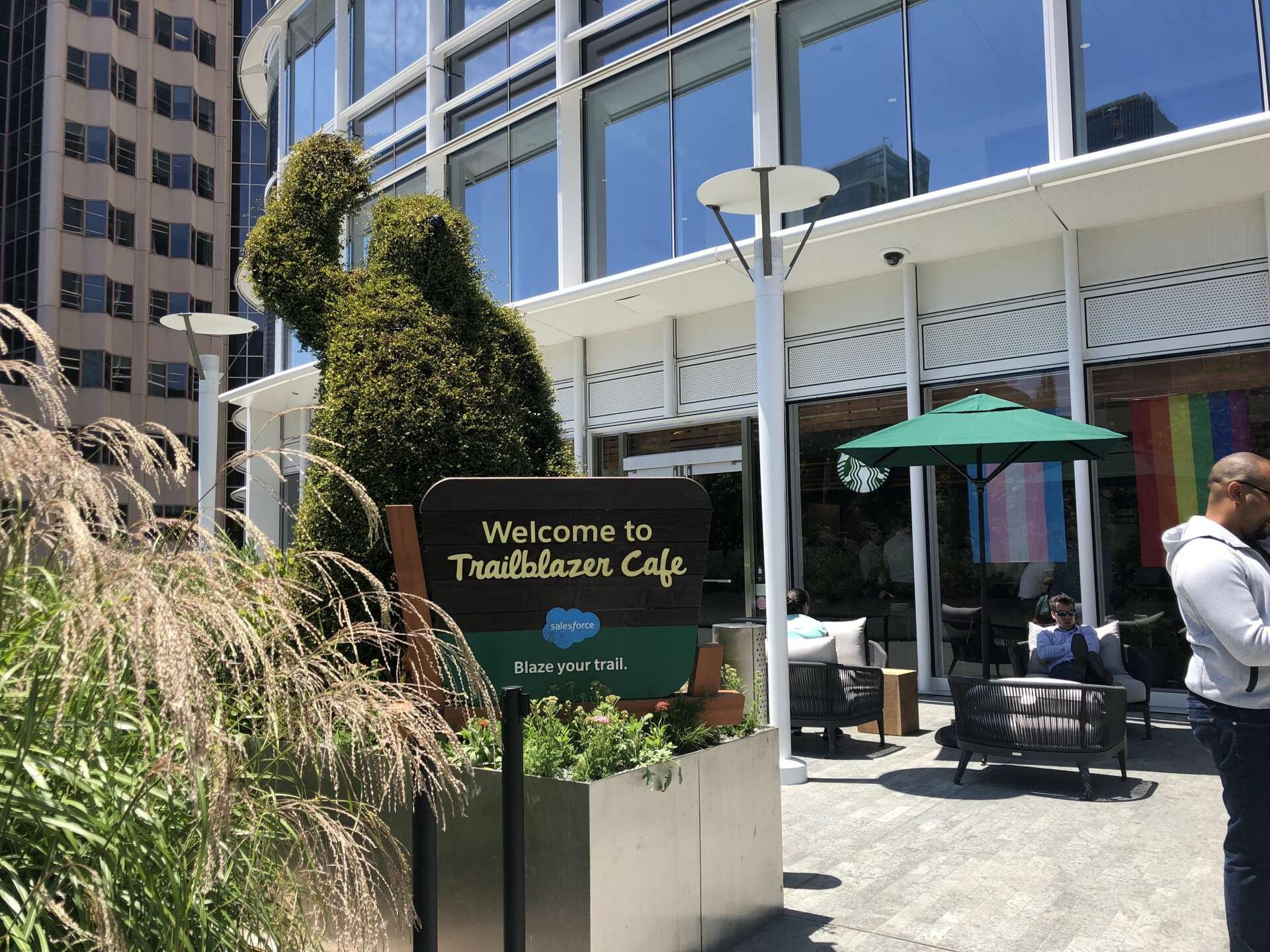Inside the Salesforce Transit Center and its rooftop park, which ...