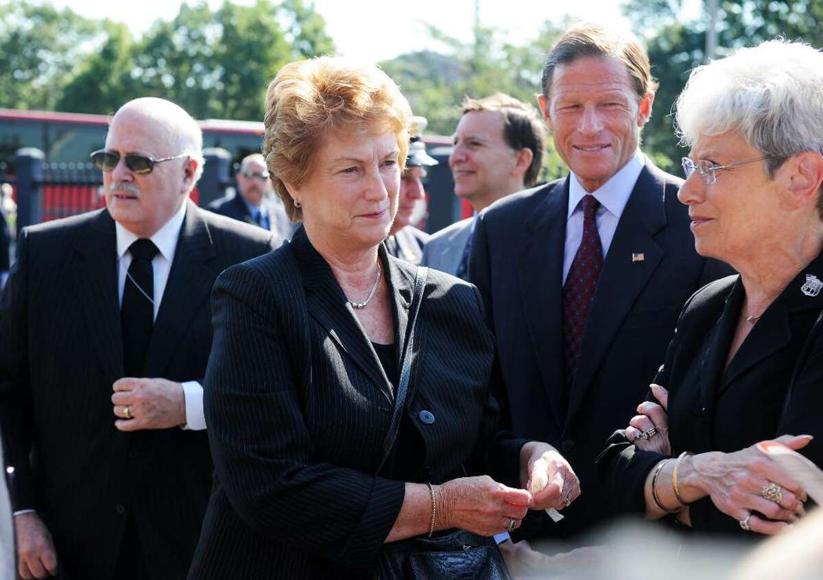 Thousands mourn 'super hero' Lt. Velasquez