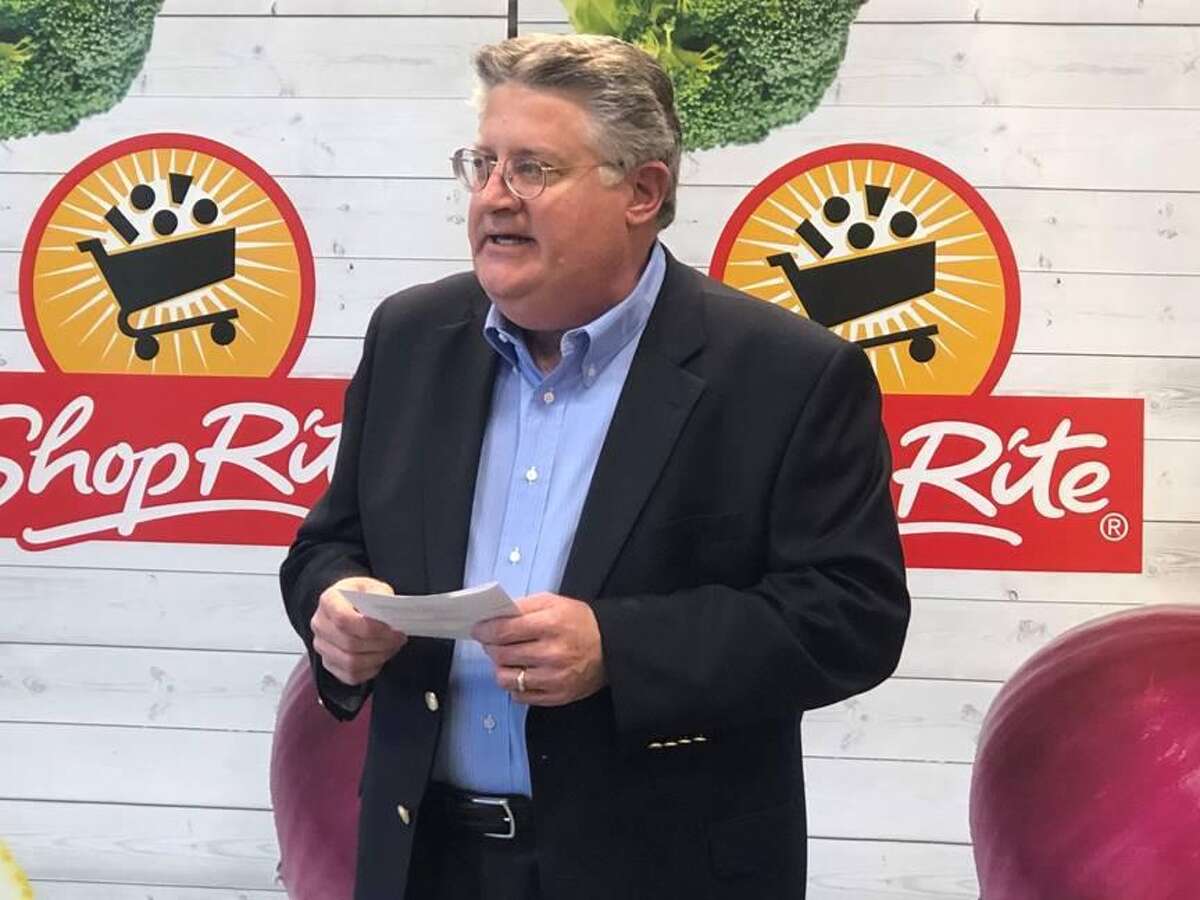 ShopRite of Cromwell plants tree as part of large sustainability effort