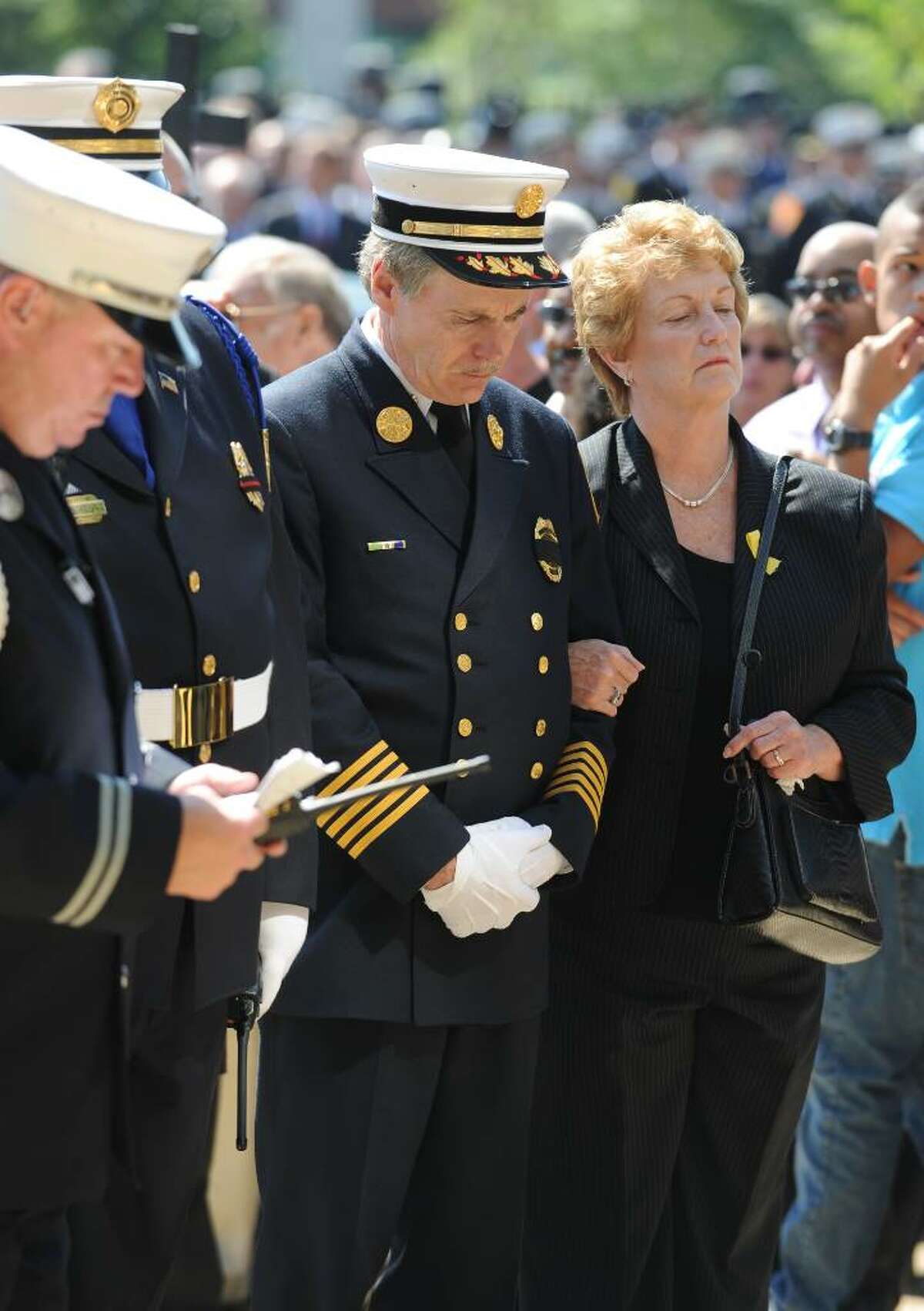 Thousands mourn 'super hero' Lt. Velasquez