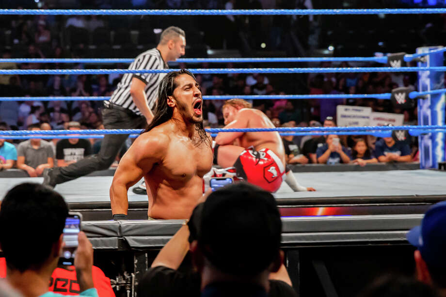WWE Smackdown Live rumbles San Antonio fans - San Antonio Express-News