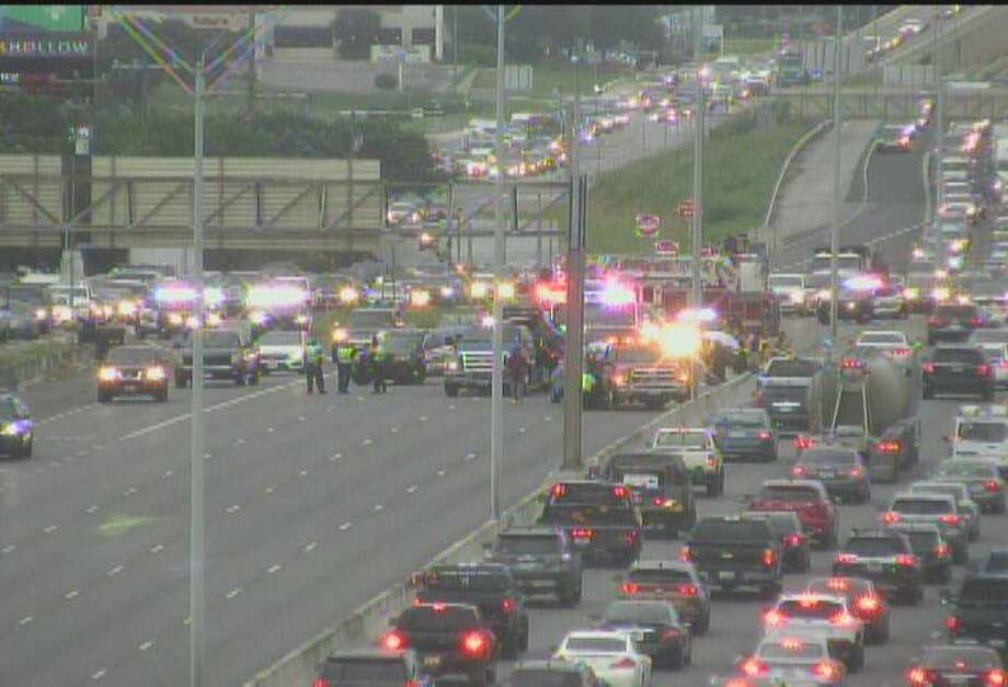 Traffic flowing on US 281 after major wreck - San Antonio Express-News