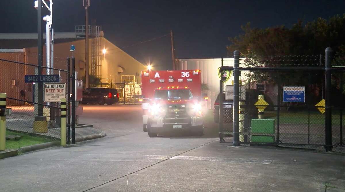 Houston police helicopter makes hard landing at Hobby Airport, officers OK