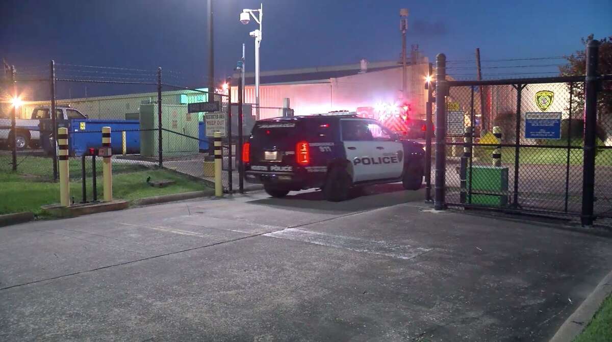 Houston police helicopter makes hard landing at Hobby Airport, officers OK