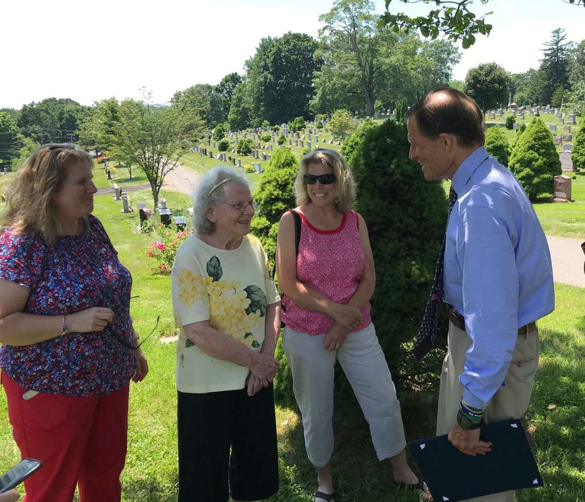 Blumenthal enlisted to get new war medals for Cheshire veteran’s family