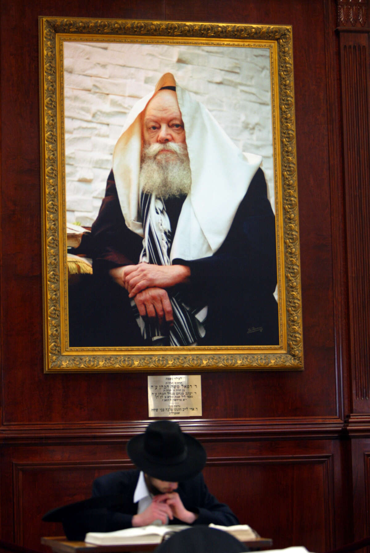 Revered Jewish leader's burial site draws crowds