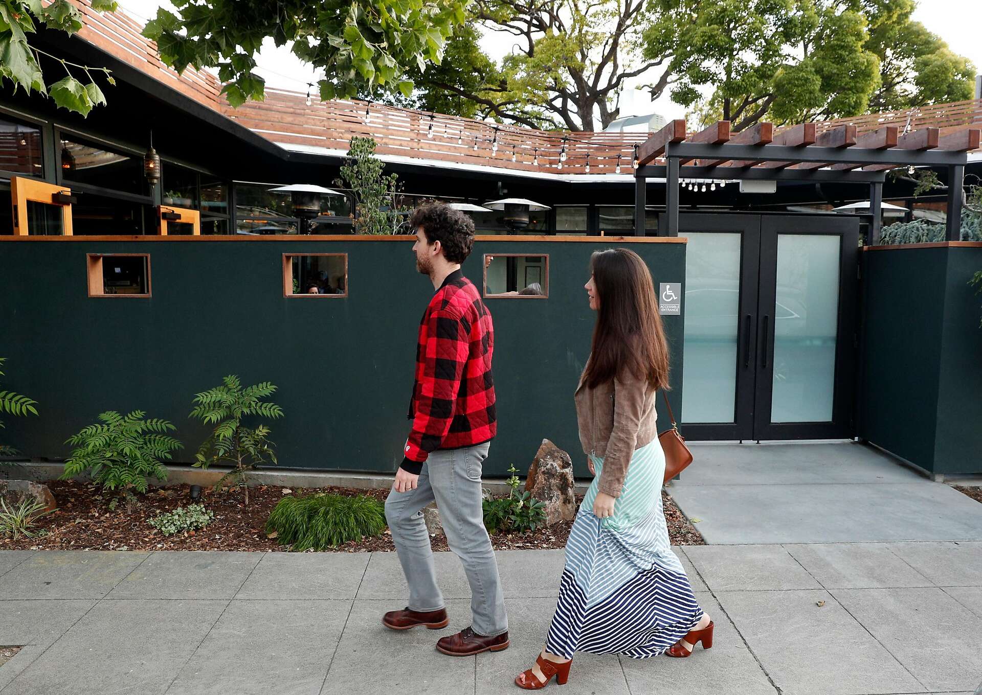 With Top Hatters, San Leandro rocks a destination restaurant
