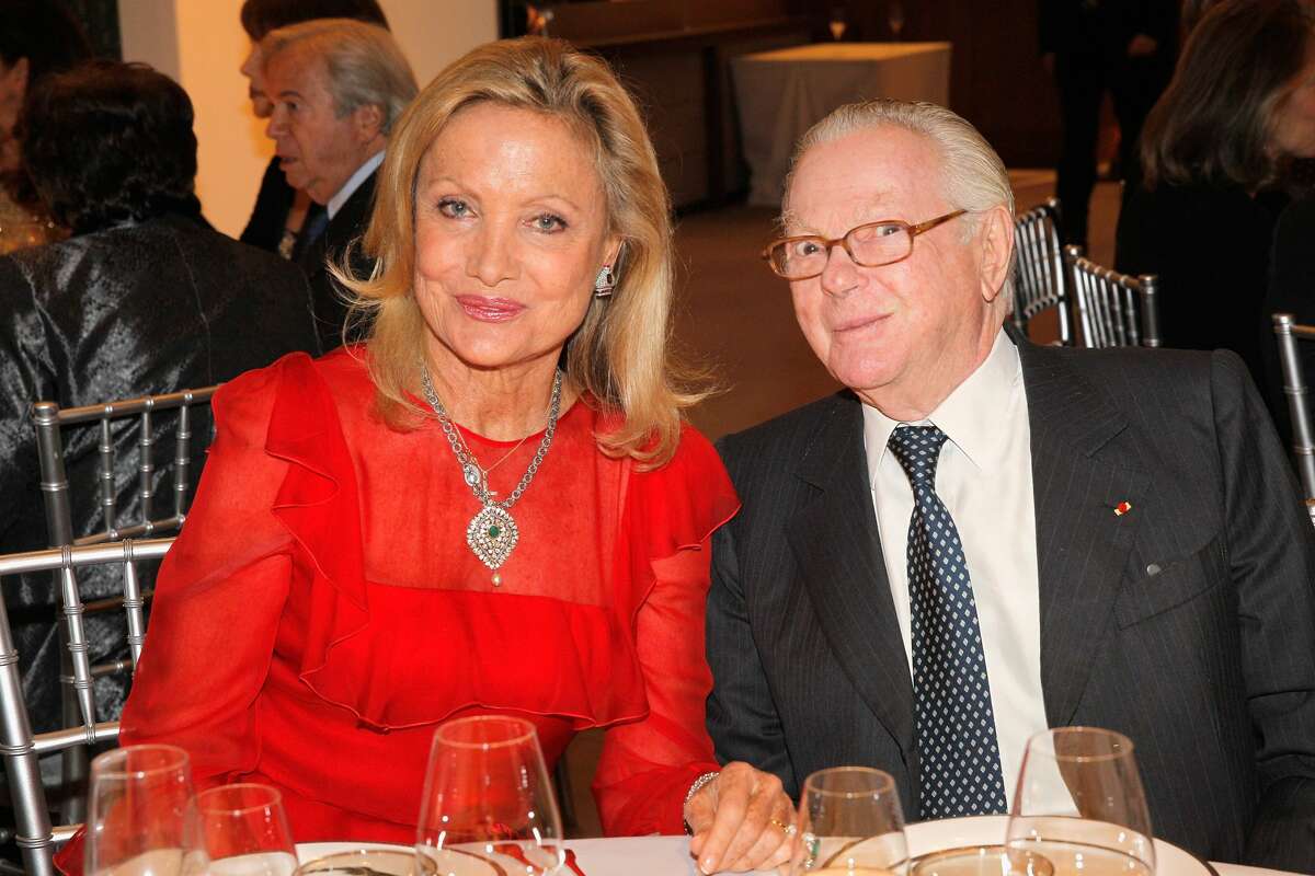 Famed financier, Holocaust survivor's family photos disappear from ...