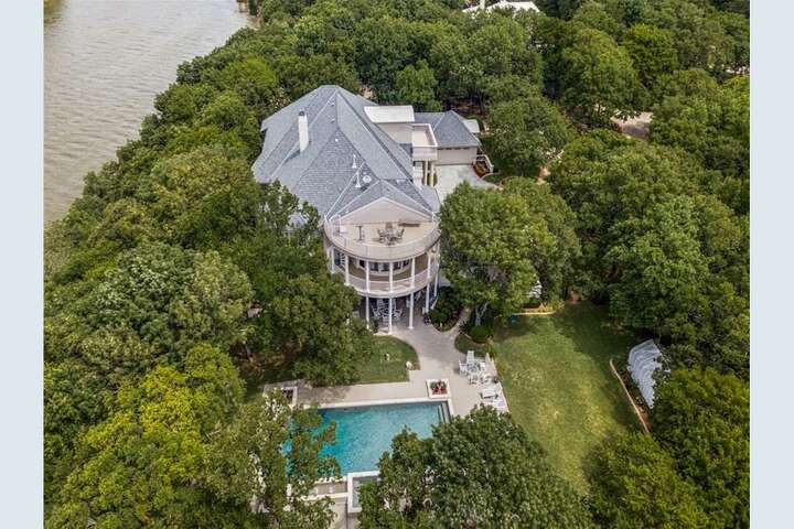 Home on the property of legendary Texas mobster hits market for $3.7 ...
