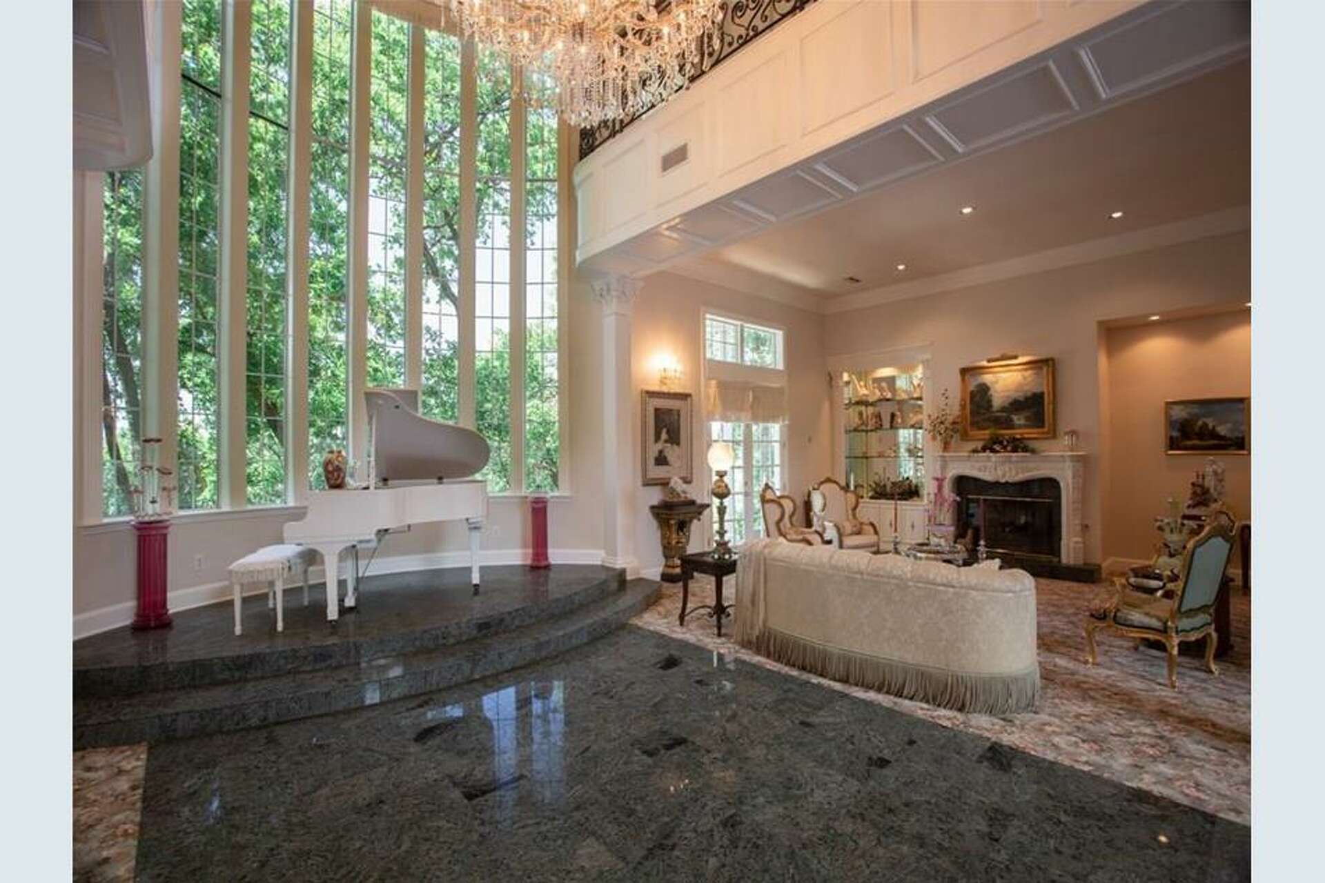 Home on the property of legendary Texas mobster hits market for $3.7 ...