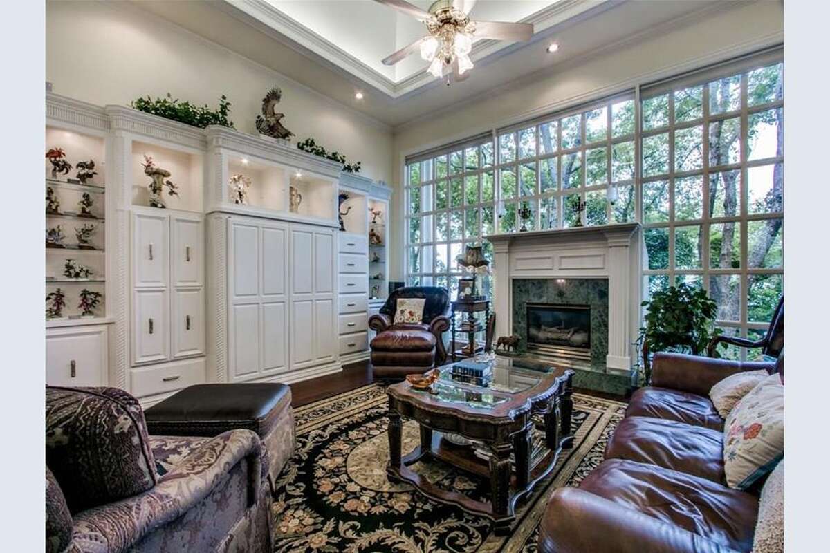 Home on the property of legendary Texas mobster hits market for $3.7 ...