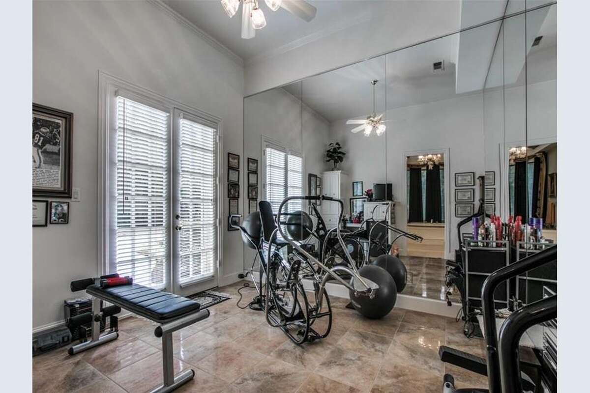 Home on the property of legendary Texas mobster hits market for $3.7 ...