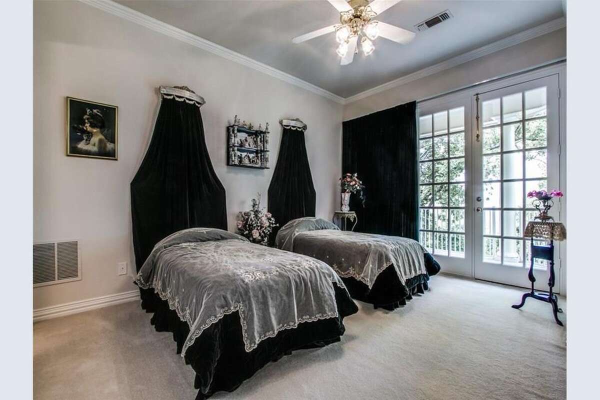 Home on the property of legendary Texas mobster hits market for $3.7 ...