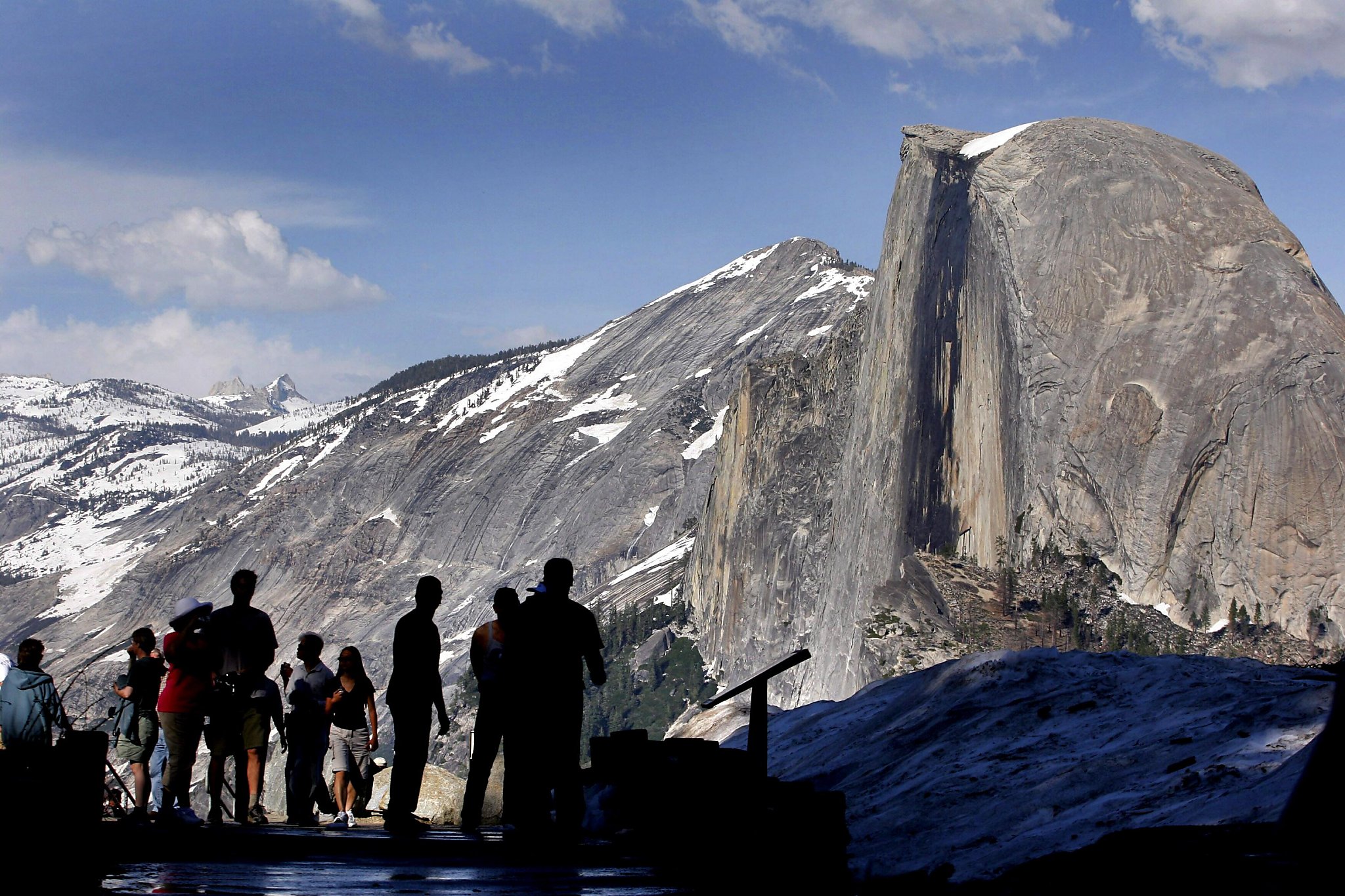 Wingsuit diver leaps off Yosemite's Glacier Point