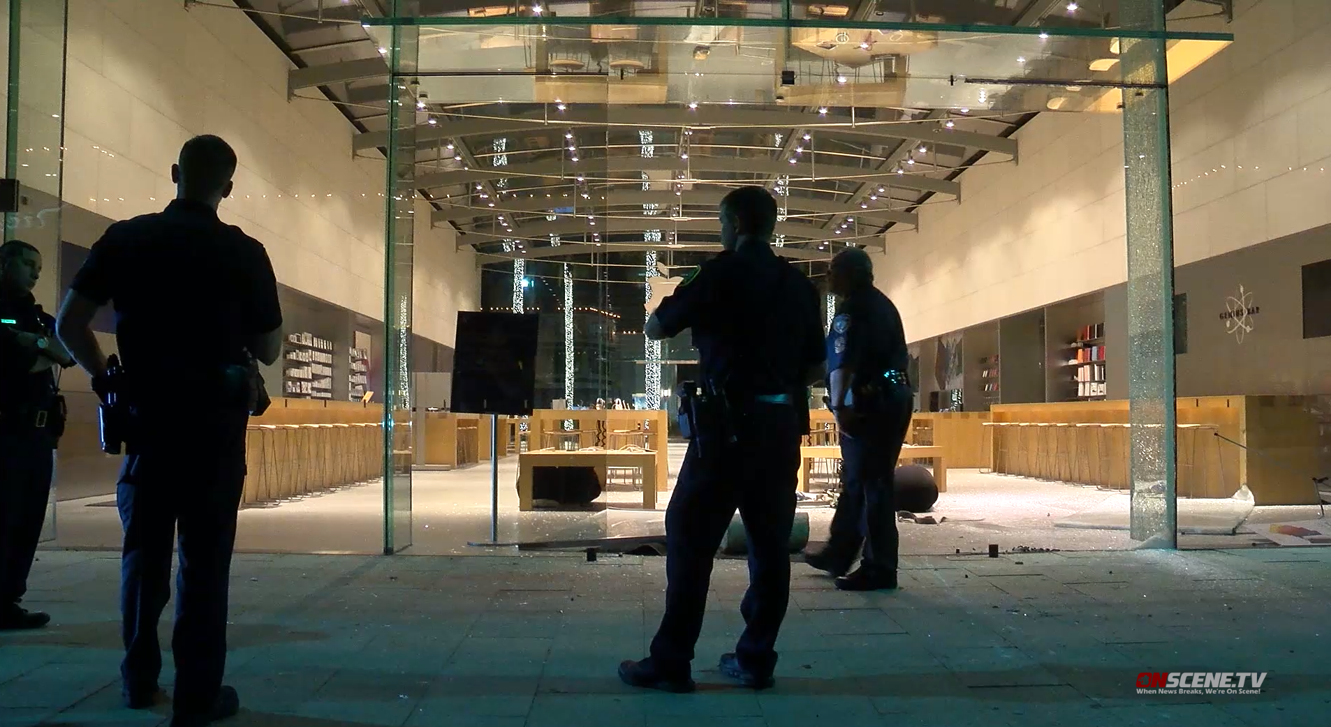 Four masked men drive stolen pickup into Apple store near River Oaks ...