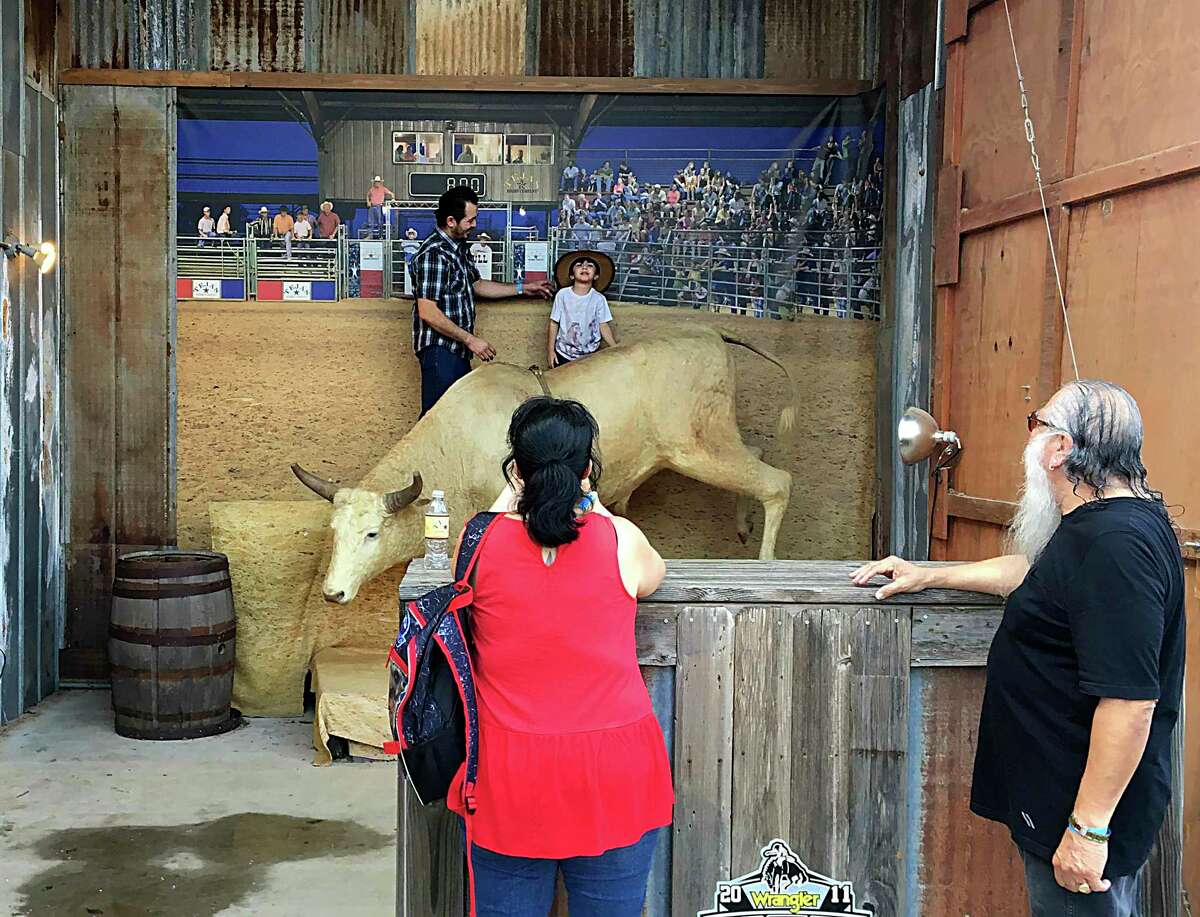 Review: Rodeo spirit energizes Tejas Steakhouse in Bulverde