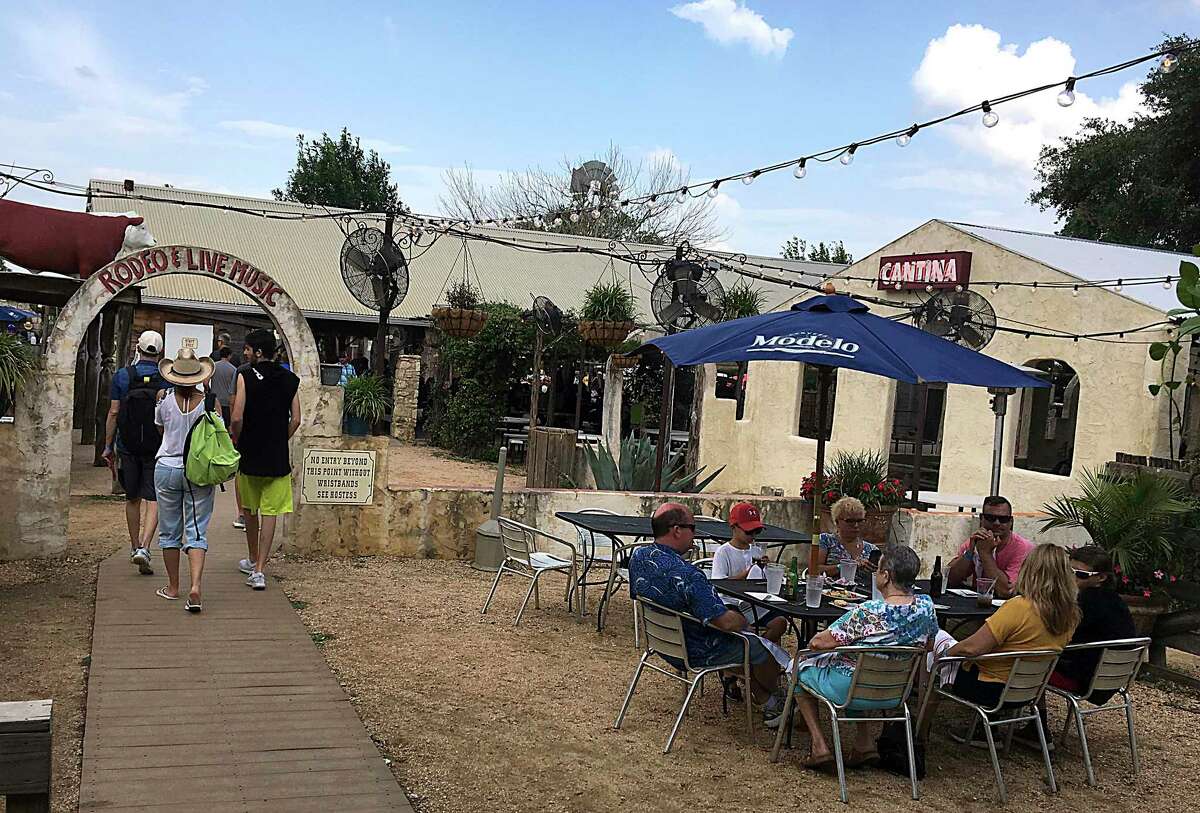 Review: Rodeo spirit energizes Tejas Steakhouse in Bulverde