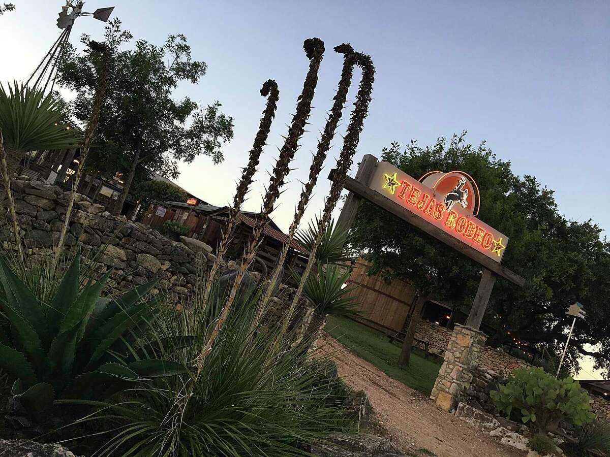 Review: Rodeo spirit energizes Tejas Steakhouse in Bulverde
