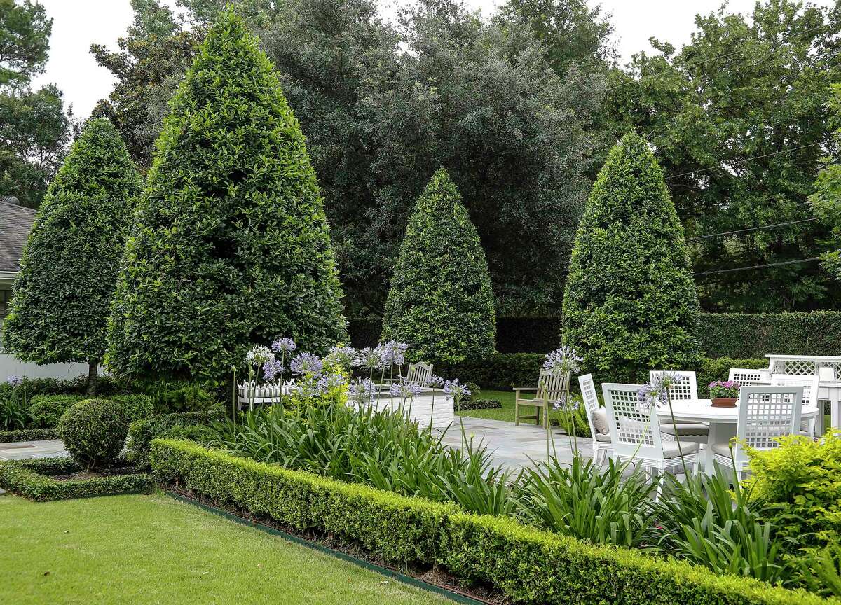 A Houston garden that’s a year-round escape, even in summer