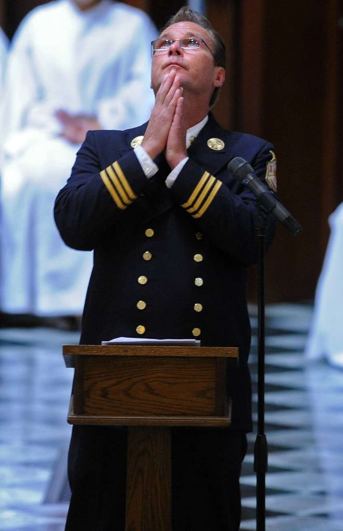 Thousands mourn 'super hero' Lt. Velasquez