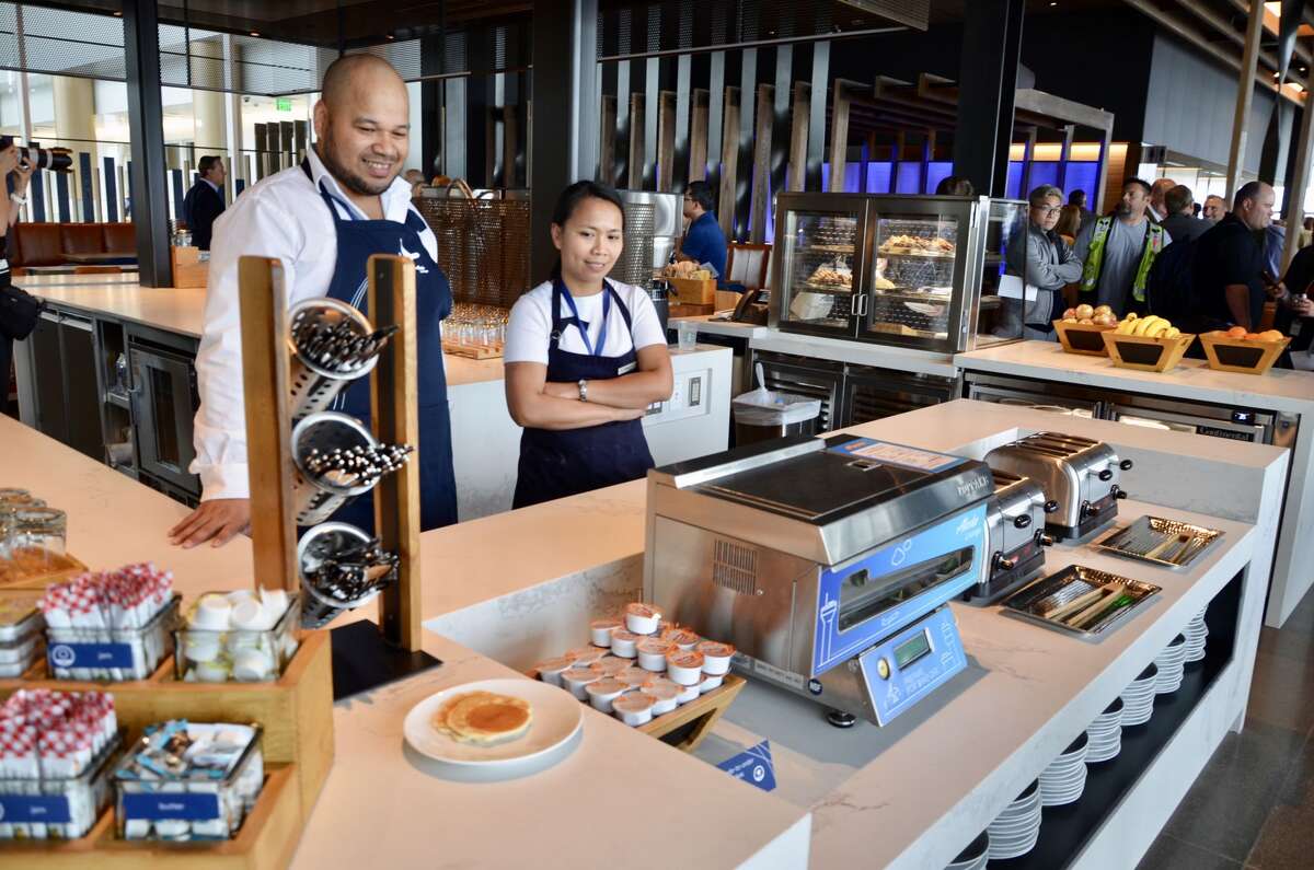 Alaska Airlines' largest lounge opens in Seattle [PHOTOS]