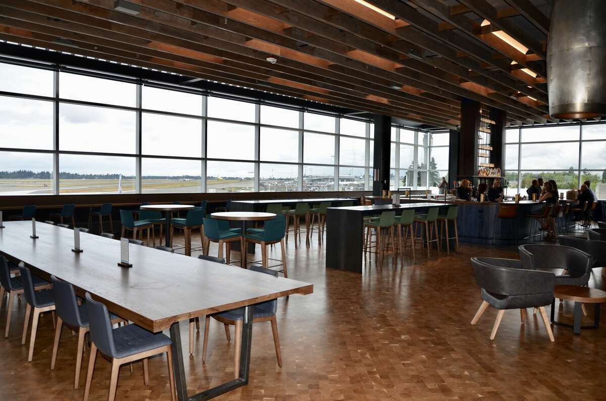 Alaska Airlines' largest lounge opens in Seattle [PHOTOS]