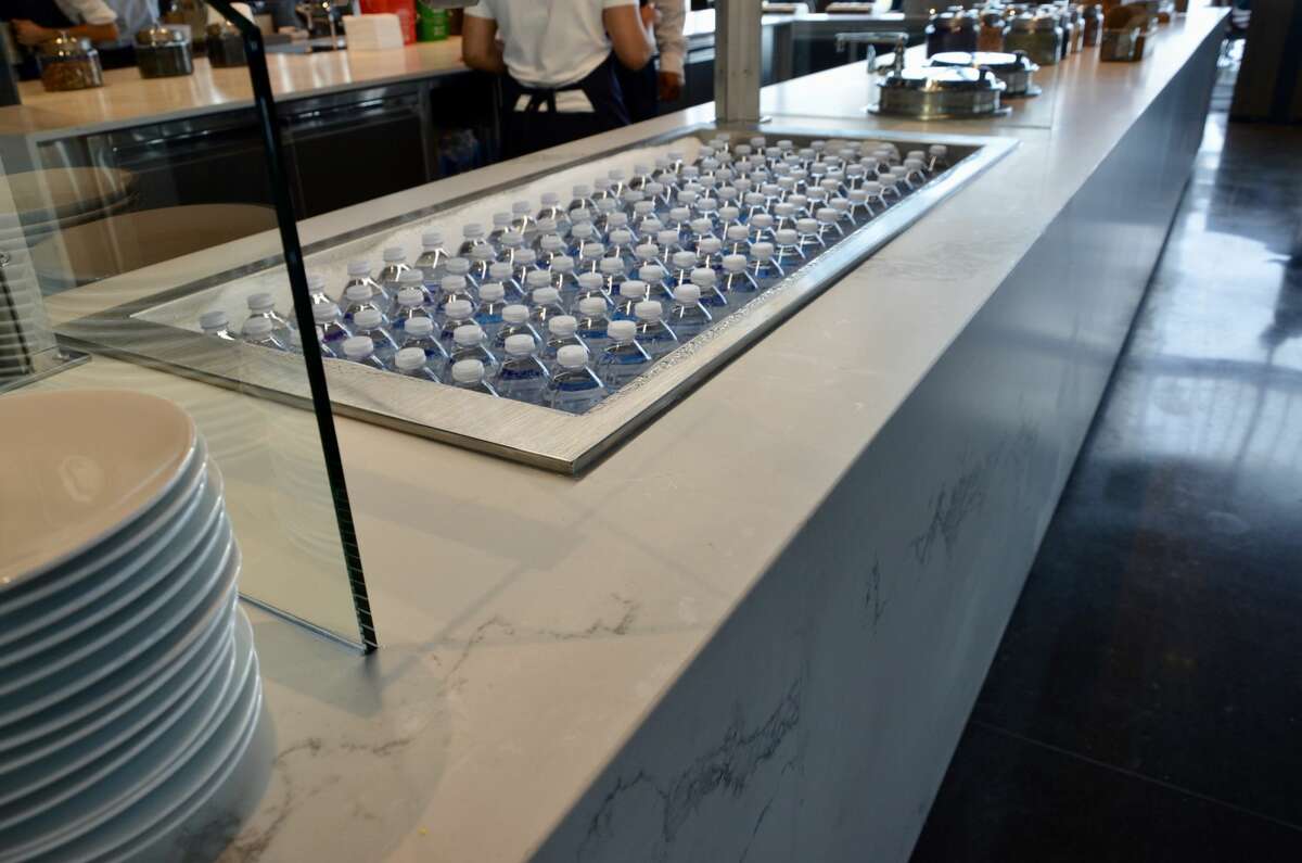 Alaska Airlines' largest lounge opens in Seattle [PHOTOS]