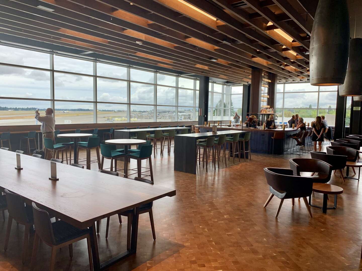 Alaska Airlines' largest lounge opens in Seattle [PHOTOS]