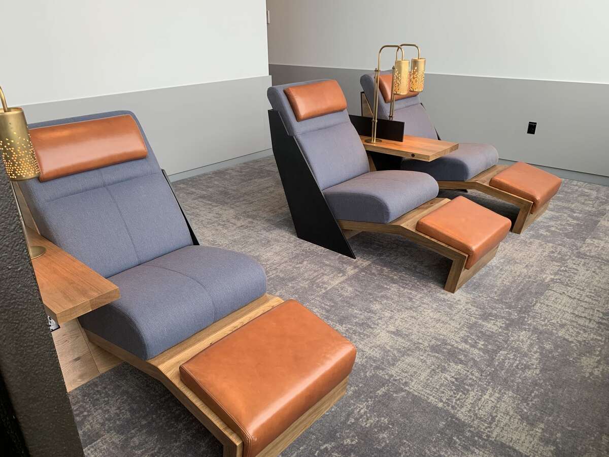 Alaska Airlines' largest lounge opens in Seattle [PHOTOS]