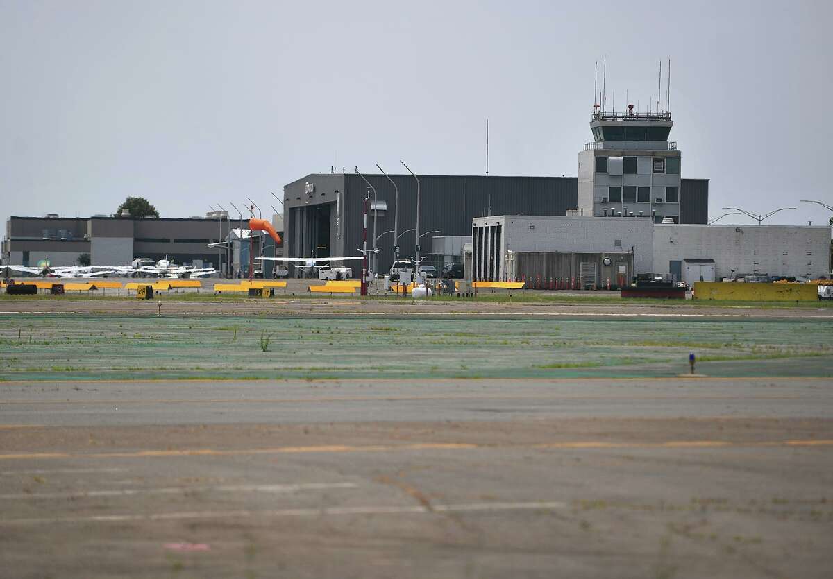 Aging Sikorsky Memorial Airport runway needs overhaul, Bridgeport seeks ...