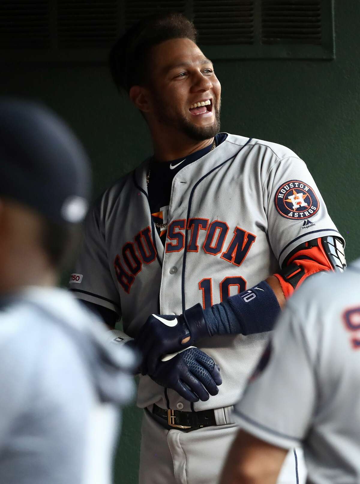 Rangers rally past Astros to walkoff win