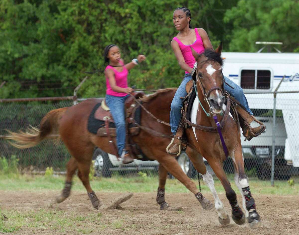Riders tip hats to inaugural All Girls Rodeo in New Caney