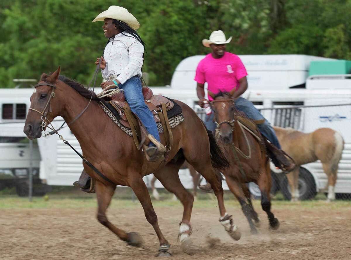Riders tip hats to inaugural All Girls Rodeo in New Caney