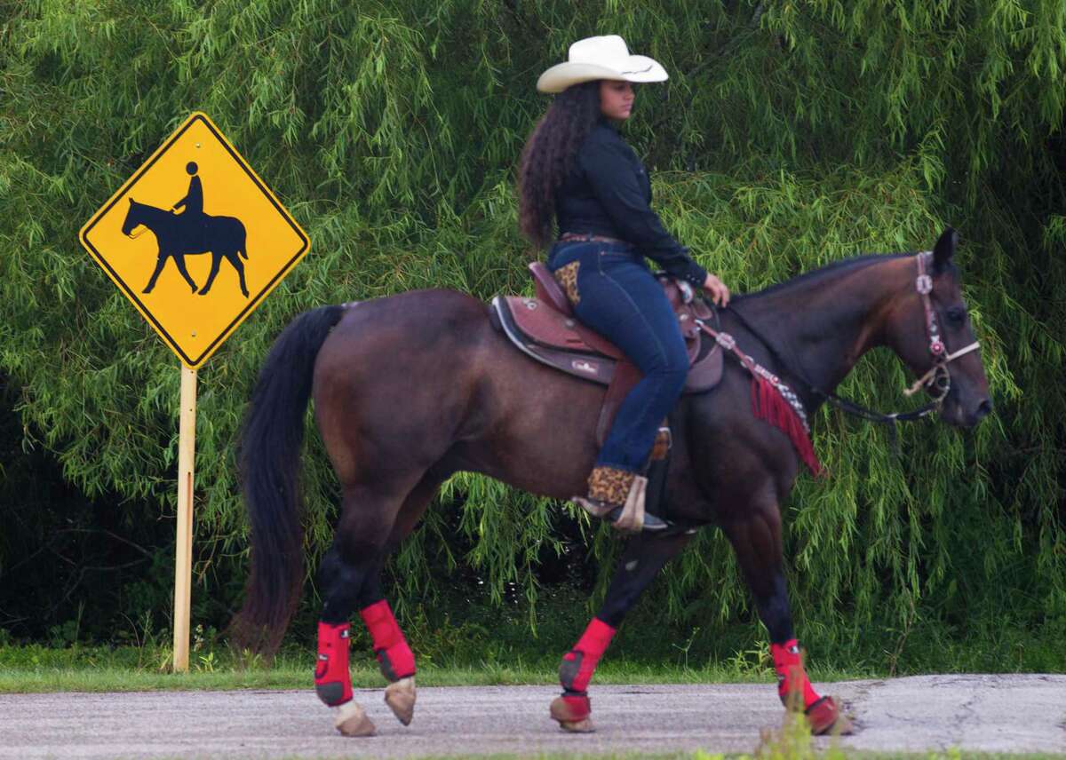 Riders tip hats to inaugural All Girls Rodeo in New Caney