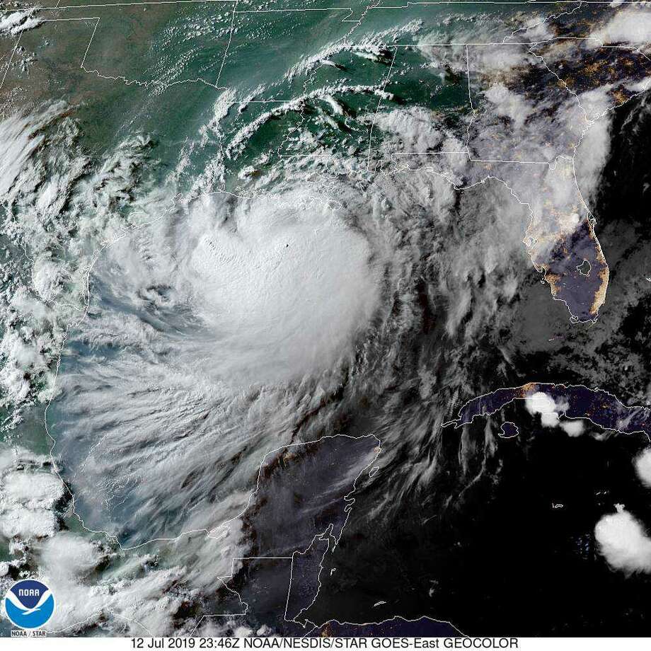 Southwest Airlines passenger snaps photo of Hurricane Barry while ...