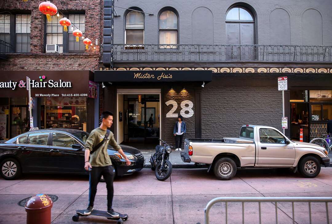 Chronicle critics review Moongate Lounge, the bar above Mister Jiu's in ...