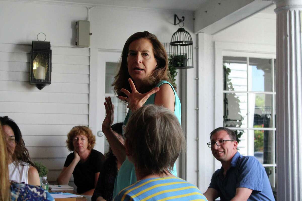 Lt. Gov. pays a visit to Sparkly Soul