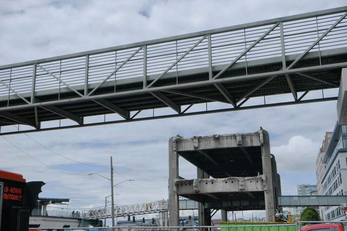 Before-and-after photos of Seattle waterfront as Alaskan Way Viaduct ...