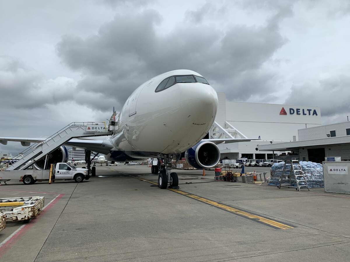 Delta's newest jet is set for West Coast routes [PHOTOS]