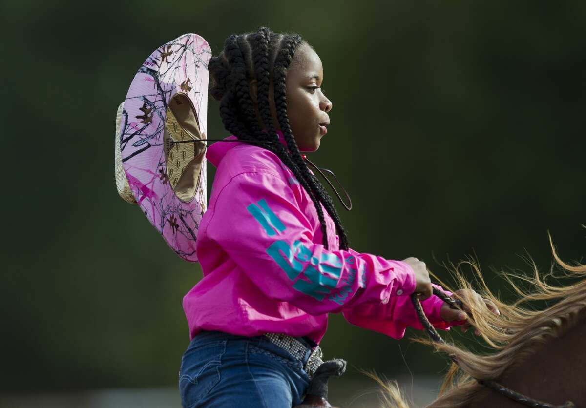 Riders tip hats to inaugural All Girls Rodeo in New Caney