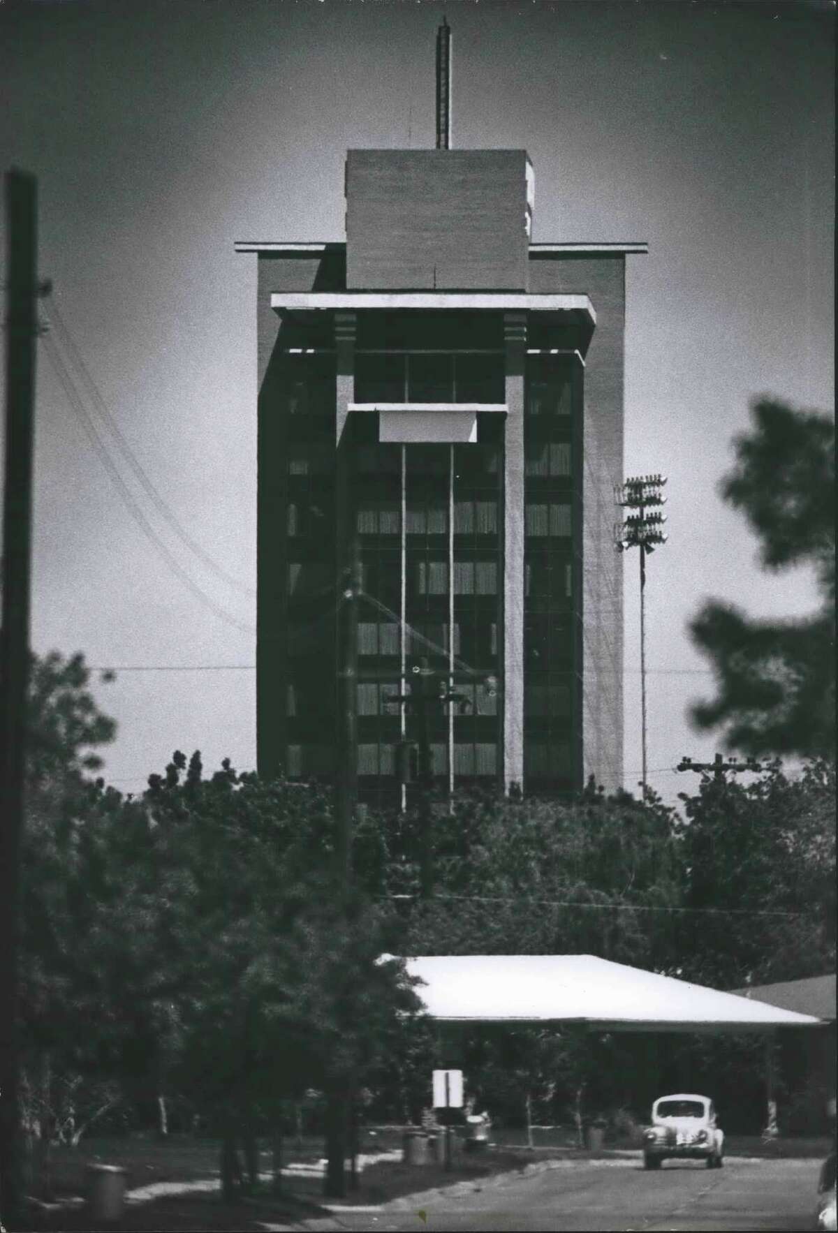 Goodbye to First Pasadena State Bank. And to an era. [Opinion]