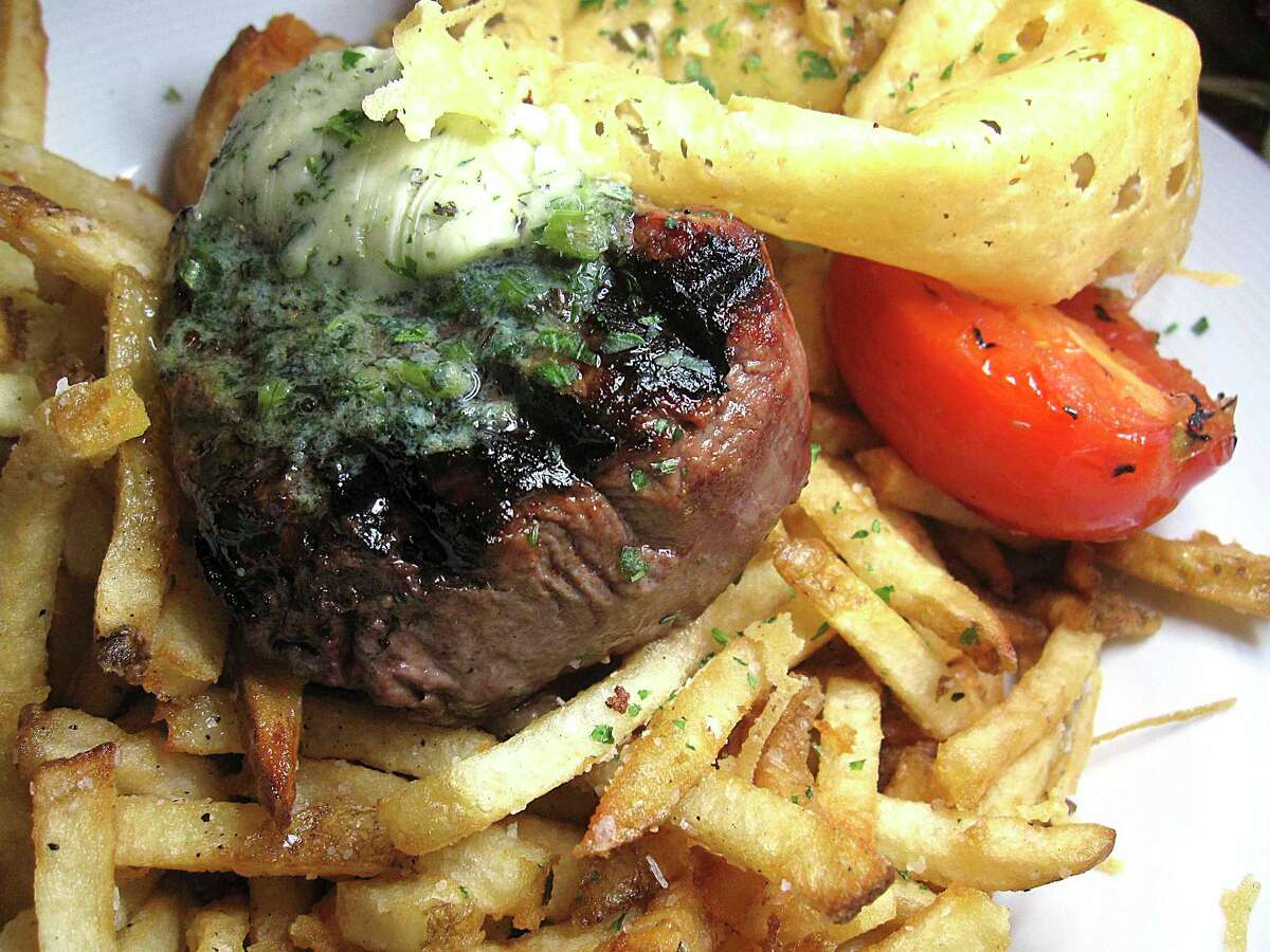 Review: Cappy’s keeps its groove as Alamo Heights’ go-to restaurant