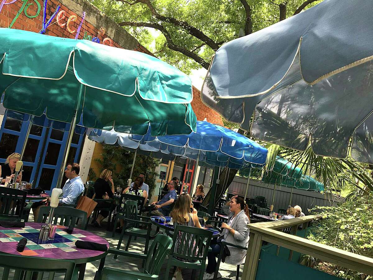 Review: Cappy’s keeps its groove as Alamo Heights’ go-to restaurant