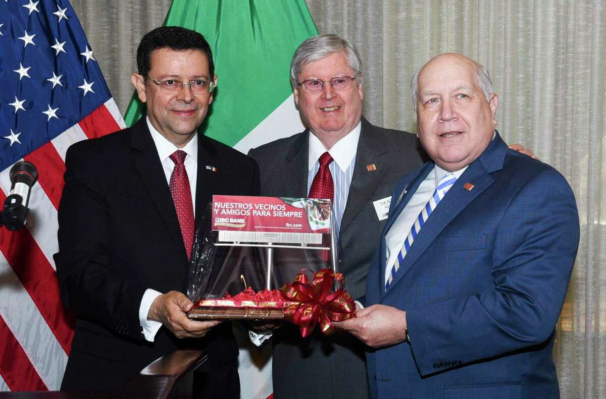 Ofrecen recepción de bienvenida a Cónsul General de México en Laredo