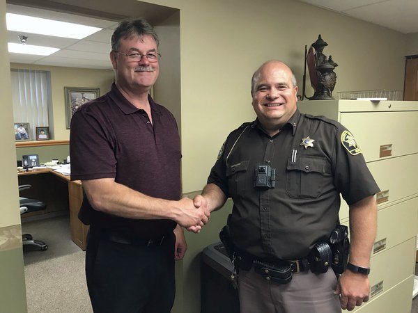 Deputy retires after 32 years at sheriff's office