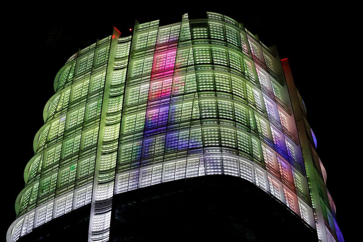 Art atop Salesforce Tower changing soon — and could feature a blurry you Art atop Salesforce Tower changing soon — and could feature a blurry you
