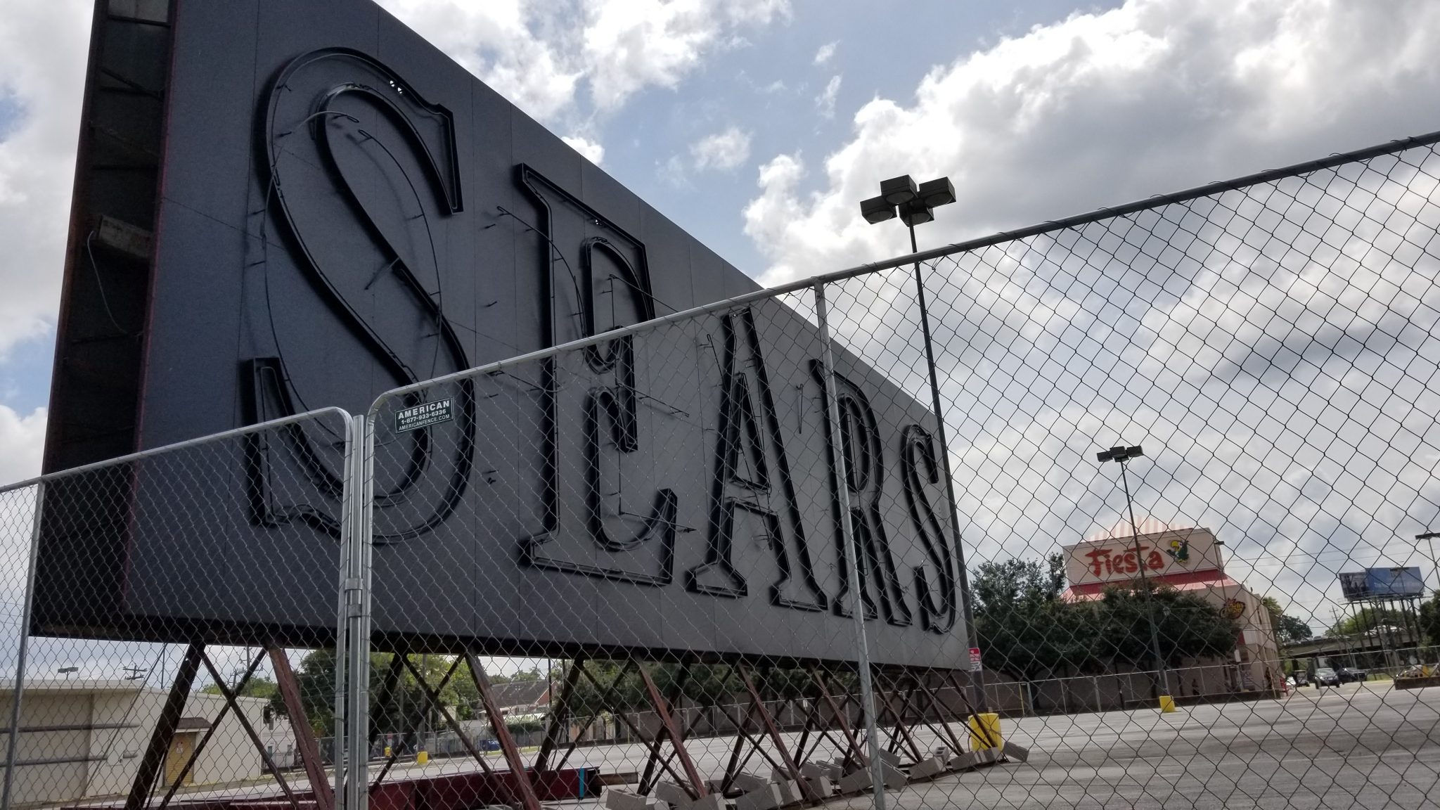 Distinctive Sears sign awaits its fate