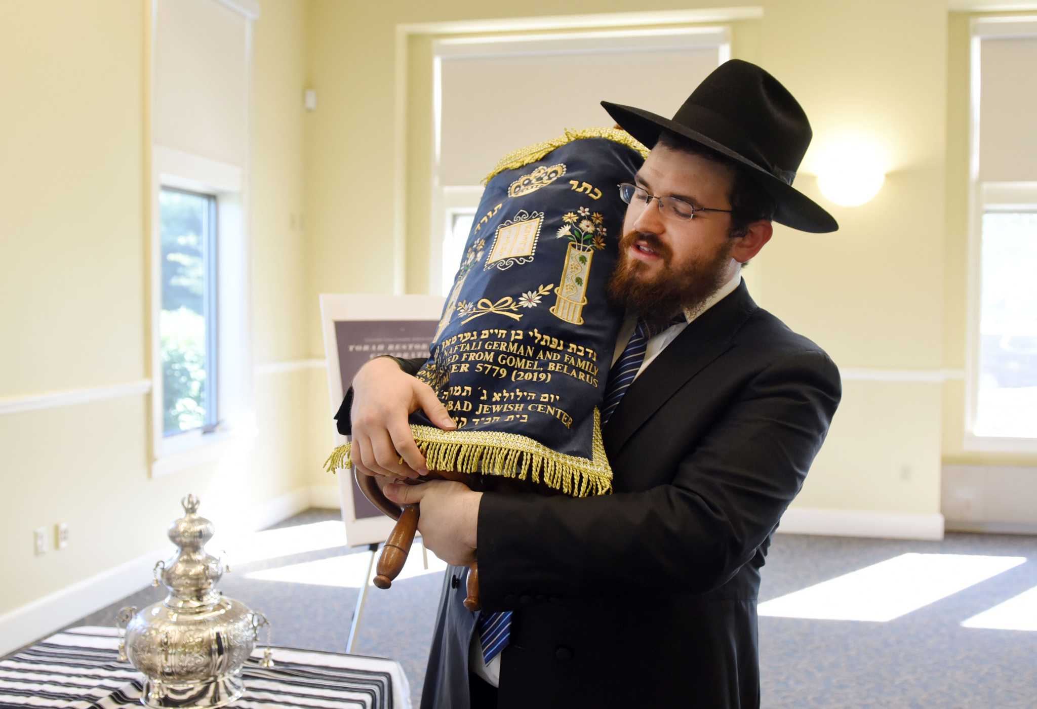Colonie Chabad answers '50 biggest questions about Jews'